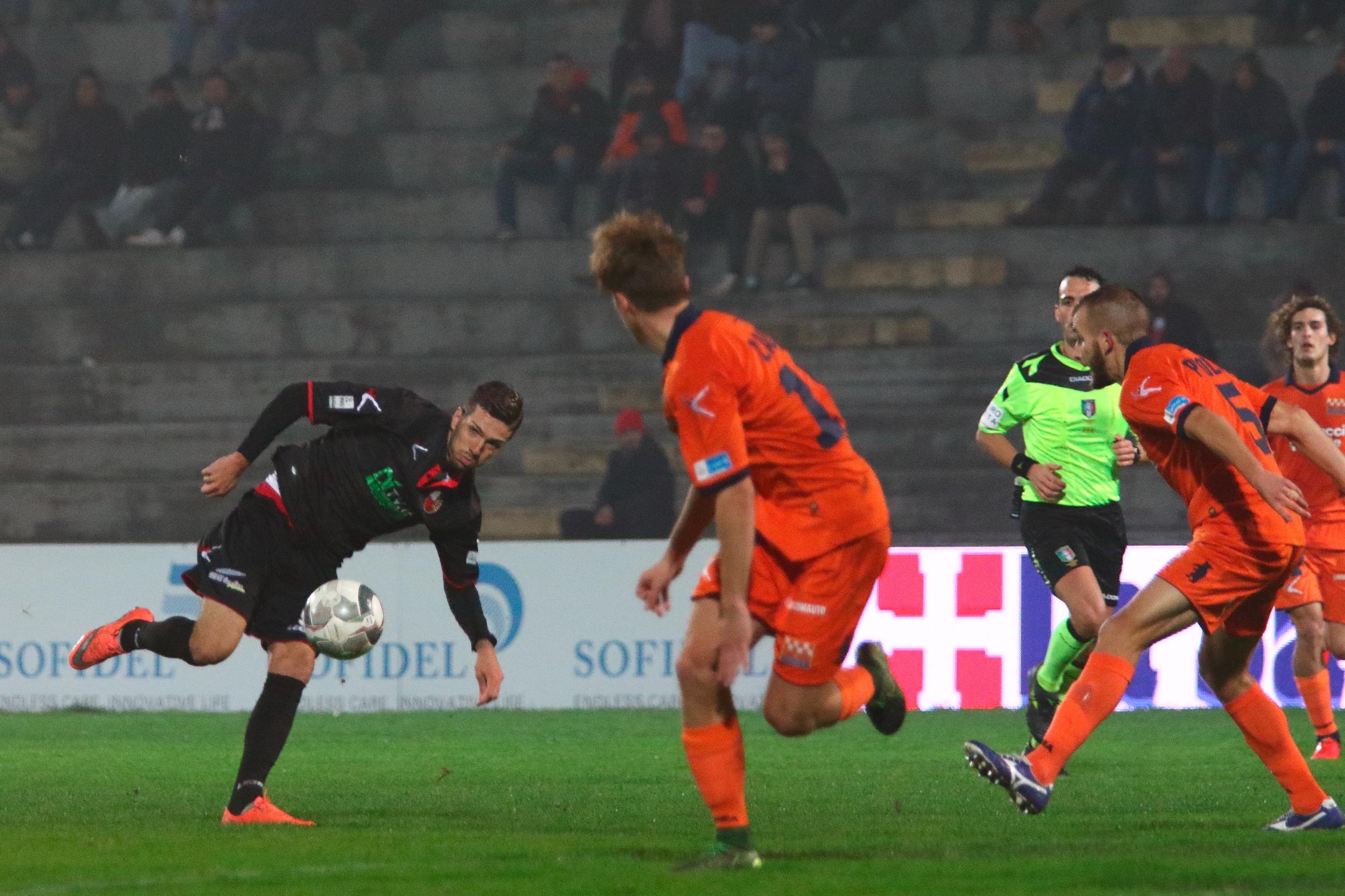 Lucchese-Pistoiese: 2-0. I rossoneri allungano la striscia positiva ... Lucchese-Pistoiese: 2-0. I rossoneri allungano la striscia positiva ...