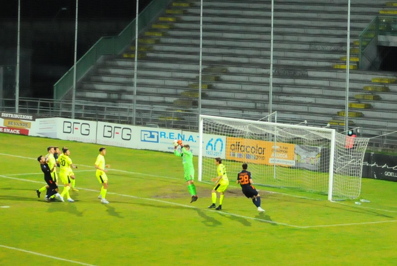 Lucchese-Pistoiese: 1-0 al 45' st Cinque minuti di recupero » Gazzetta ... Lucchese-Pistoiese: 1-0 al 45' st Cinque minuti di recupero » Gazzetta ...