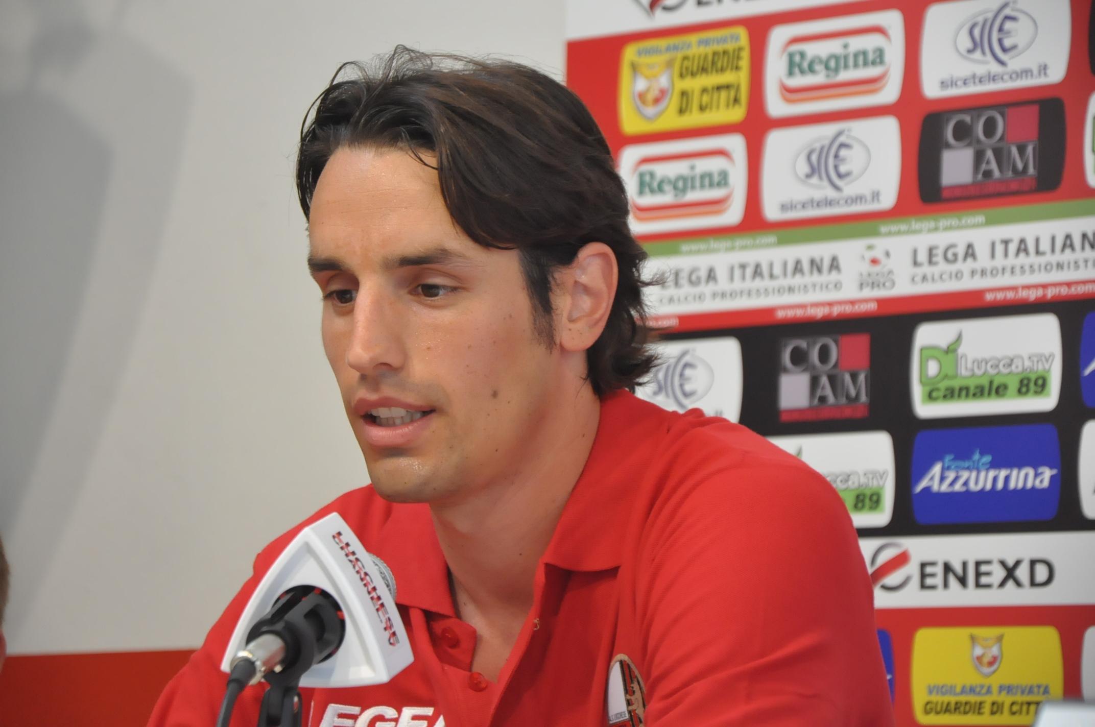 Fanucchi prova a dribblare le polemiche: "Il bacio alla maglia del Pisa ...