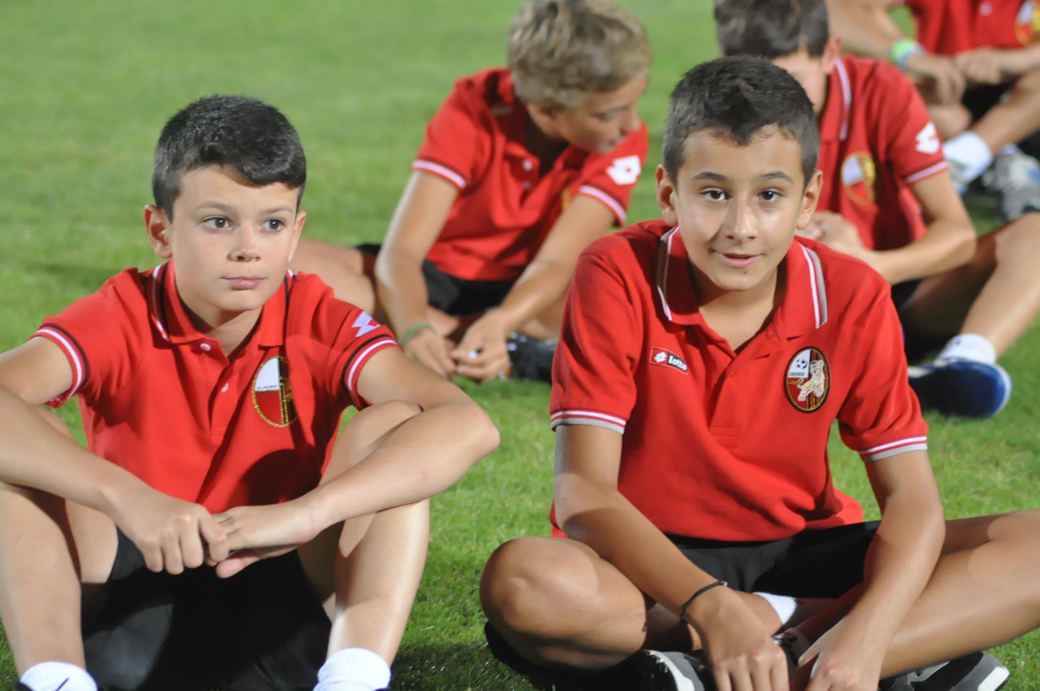 Prima del derby, sfilata di tutto il settore giovanile rossonero ... Prima del derby, sfilata di tutto il settore giovanile rossonero ...