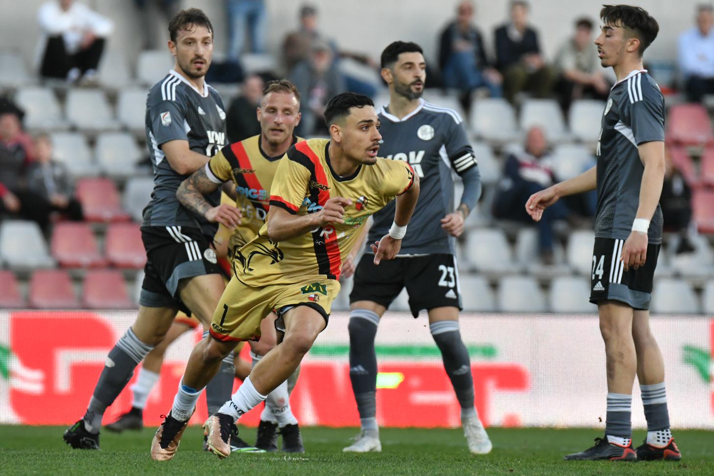 Recupera Bruzzaniti, ipotesi Rizzo Pinna dal primo minuto » Gazzetta ...