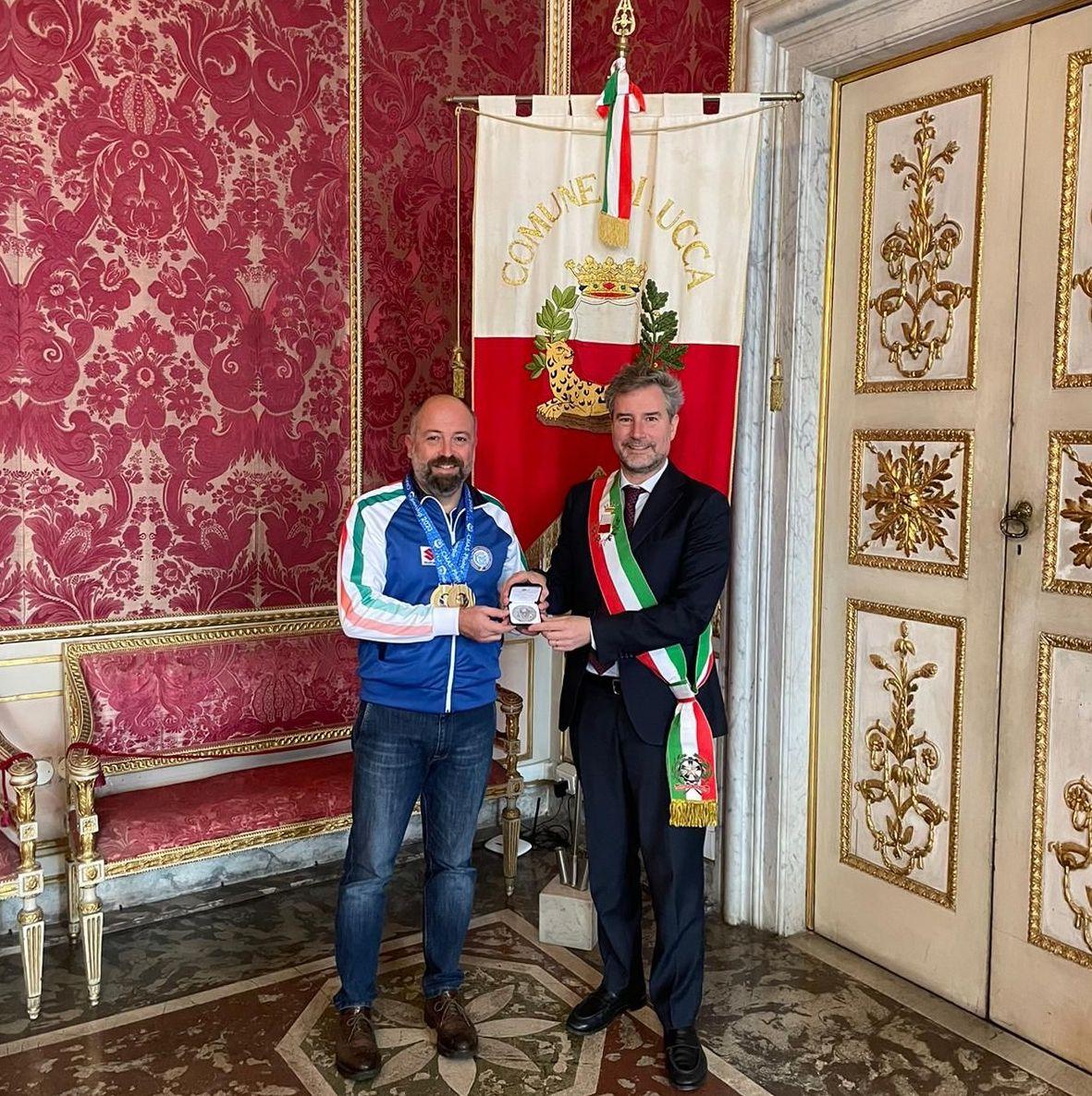 Medaglia della Città di Lucca per il fotografo subacqueo Guglielmo ...